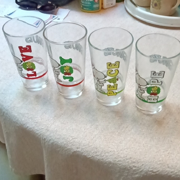 Peanuts | Dining | Peanuts Snoopy Glass Set With Red Green Yellow ...